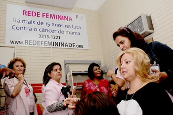 Ação de grupo de voluntários ajuda na auto estima do paciente ...