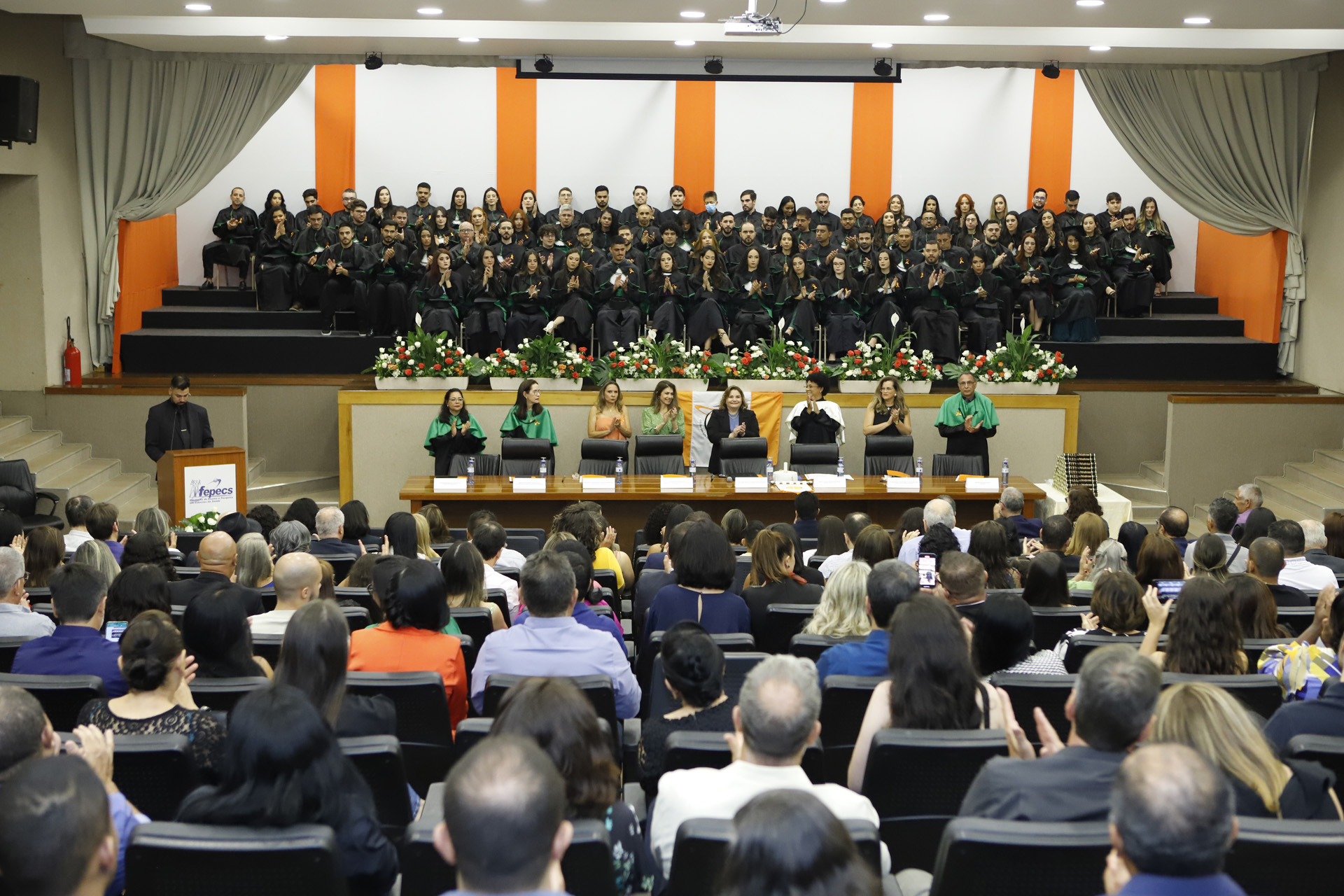 ESCS forma 80 novos médicos nesta segunda (11) - Secretaria de Saúde do ...