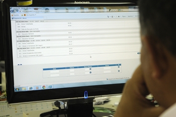 Secretaria repõe dados do ponto eletrônico - Secretaria de Saúde do Distrito Federal