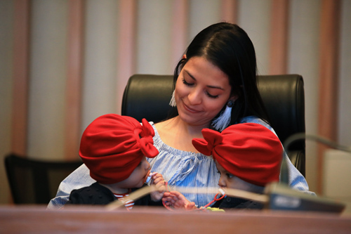 CLDF homenageia profissionais que participaram do tratamento de Lis e Mel - Secretaria de Saúde ...